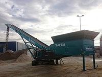 Revolution Hopper Feeder Range | 360 degree rotation