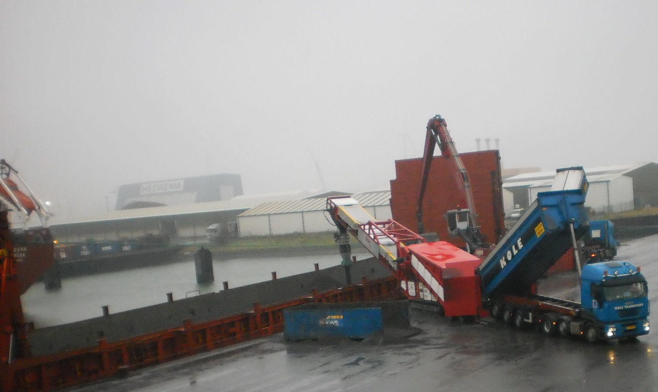 Shiploading Direct From Trucks | Truck Unloader | Telestack Ltd