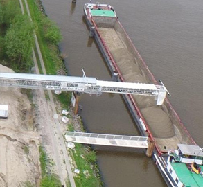 TS2042 Radial Telescopic Shiploader | Telestack Ltd