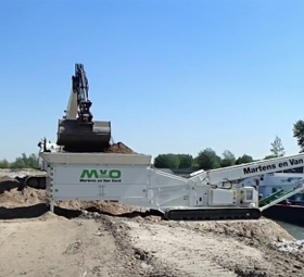 Hopper Feeders Barge & Ship Loading | Telestack Ltd